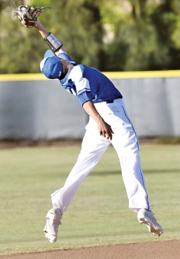 Sabers start with comeback win | News, Sports, Jobs - Maui News